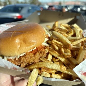 CLUCKERS - Updated October 2025 - 216 Photos & 121 Reviews - 701 S ...