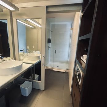 ALOFT BOSTON SEAPORT DISTRICT - Updated July 2025 - 211 Photos & 178 ...