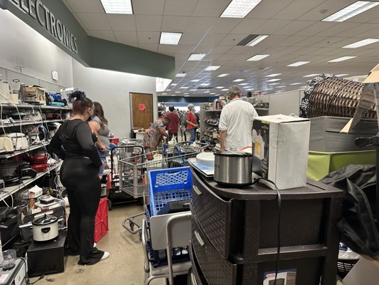 GOODWILL COLUMBUS - Updated December 2025 - 35 Reviews - 6525 Sawmill ...