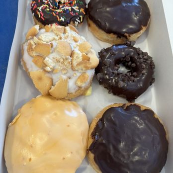 MAD DOG’S CREAMERY & DONUTS - Updated May 2025 - 230 Photos & 230 ...