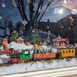 ZIENTEK’S MODEL TRAINS - Updated June 2025 - 2001 W 18th St, Chicago ...