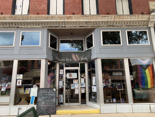 PRAIRIE FOX BOOKS - Updated July 2025 - 43 Photos - 719 La Salle St ...