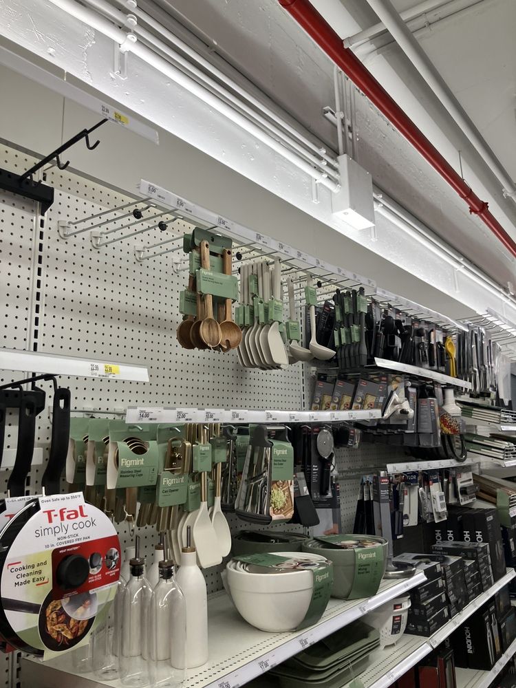 TARGET - Updated December 2025 - 83 Photos & 17 Reviews - 10 Union Sq E ...