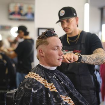 DIAMOND BLADE BARBER STUDIO - Updated December 2025 - 40 Photos & 32 ...