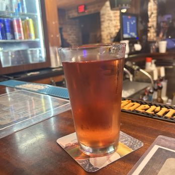 DUBS PUB - Updated July 2025 - 206 Photos & 335 Reviews - 225 W River ...