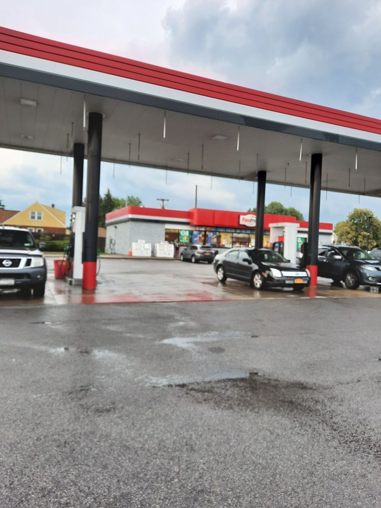 FASTRAC CAFE - Updated August 2024 - 52 Photos - 2751 Bailey Ave ...