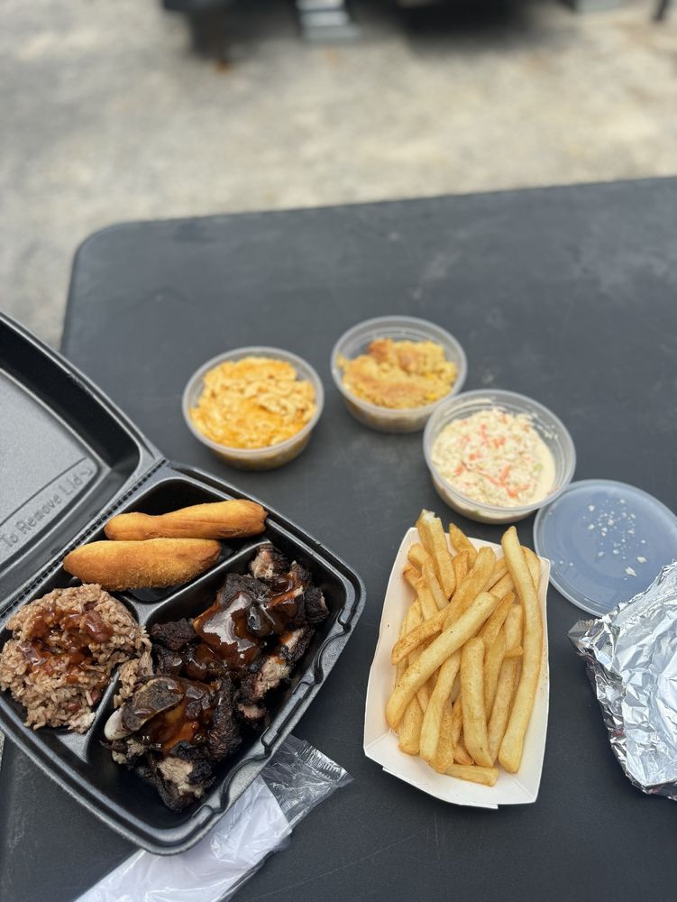 MAC MEALS SOFLO - Updated July 2025 - 28 Photos - 3550 NW Federal Hwy ...