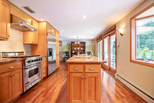 MICHELE DEVANNEY - ERA SARGIS-BREEN REAL ESTATE - 36 Photos - 66 Cedar ...