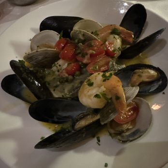 RAVYN & ROBYN - Updated May 2024 - 219 Photos & 201 Reviews - 301 Main ...