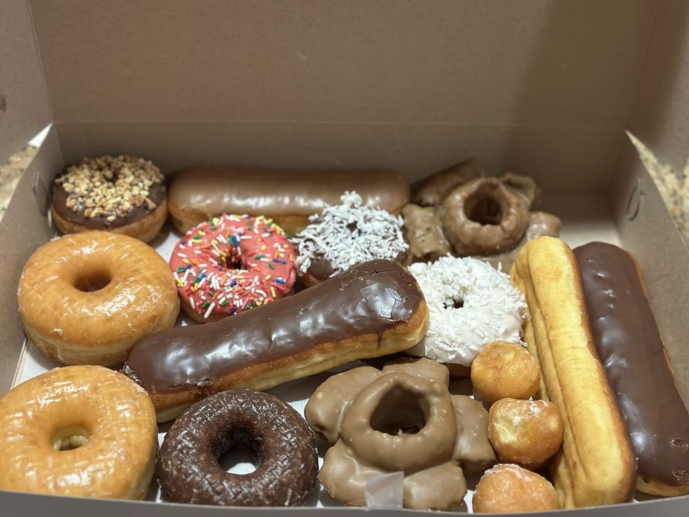 FOSTER’S DONUTS - Updated August 2025 - 101 Photos & 49 Reviews - 2714 ...