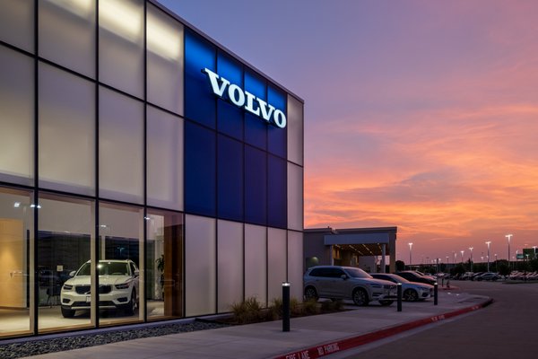 CREST VOLVO CARS - Updated December 2025 - 43 Photos & 175 Reviews ...
