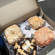 ASTRO DOUGHNUTS & FRIED CHICKEN - 1782 Photos & 1330 Reviews - 1308 G ...
