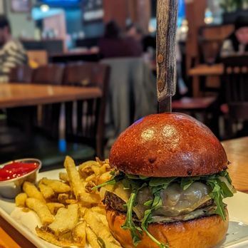 DESCHUTES BREWERY PORTLAND PUBLIC HOUSE - Updated May 2024 - 5167 ...