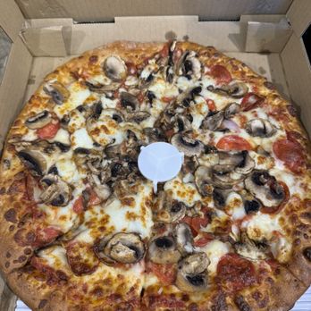 LAMPPOST PIZZA - Updated July 2025 - 146 Photos & 293 Reviews - 5109 ...