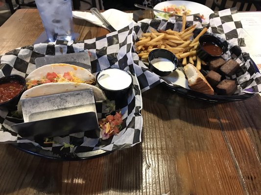 TAILGATORS - Updated November 2024 - 17 Photos & 62 Reviews - 1013 N Splitrock Blvd, Brandon ...