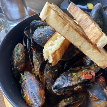 FISHHEADS - Updated December 2025 - 31 Photos & 34 Reviews - 1 Jonson ...