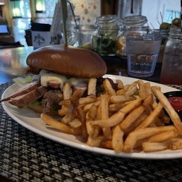 THE TREE HOUSE TAVERN & BISTRO - Updated April 2025 - 1842 Photos & 874 ...