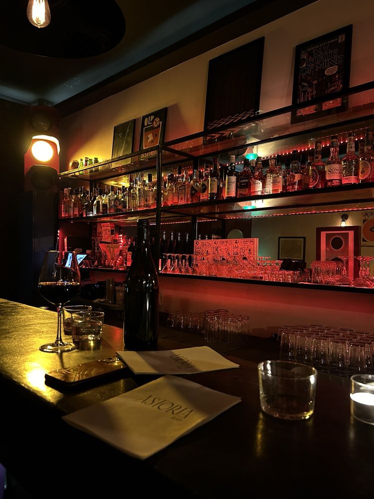 ASTORIA BAR - Updated December 2024 - 12 Photos - 3 rue ramey, Paris ...