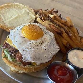 PERRYSBURGER’S - Updated December 2025 - 101 Photos & 203 Reviews - 220 ...