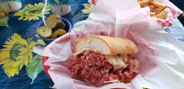 JOHNNIE’S PASTRAMI RESTAURANT - 1597 Photos & 2107 Reviews - 4017 ...