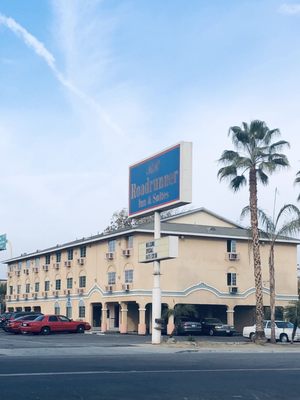 ROADRUNNER INN & SUITES - Updated December 2025 - 2619 Buck Owens Blvd ...