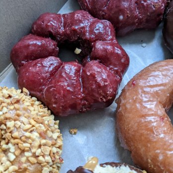 AVON DONUTS INC - 215 Photos & 253 Reviews - 45324 Woodward Ave ...