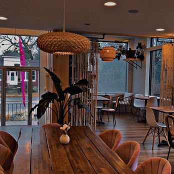 ISSA VIBE CAFE - Updated June 2024 - 45 Photos & 44 Reviews - 211 E ...