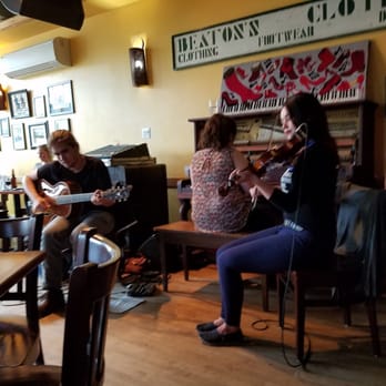 RED SHOE PUB - Updated September 2025 - 30 Photos & 54 Reviews - 11573 ...