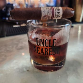 CHOCOLATE CITY EL SEPTIMO CIGAR LOUNGE - Updated April 2025 - 47 Photos ...