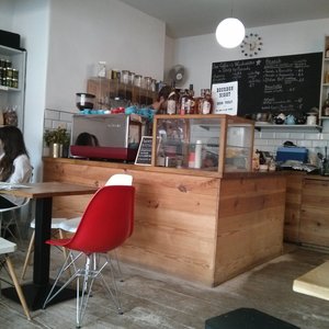 THE CURATOR CAFE - Cafes - 2 The Plains, Totnes, Devon, United Kingdom ...