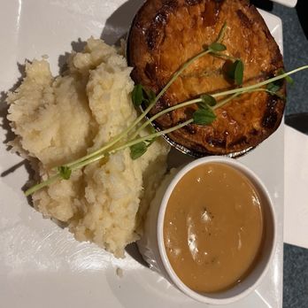 THE OLD ENGLISH PUB - Updated December 2025 - 44 Photos & 65 Reviews ...