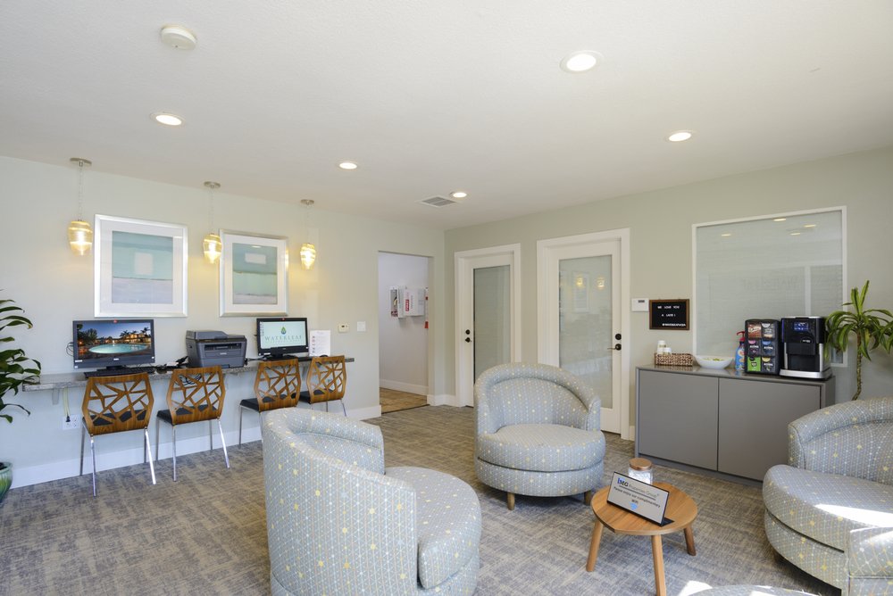 WATERLEAF APARTMENT HOMES - 201 Photos & 202 Reviews - 333 North ...