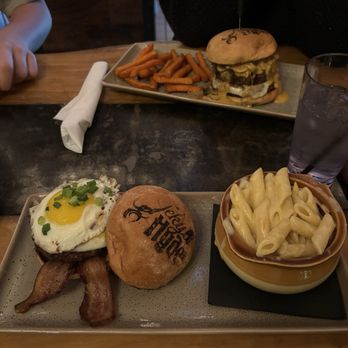 JEKYLL AND HYDE TAPHOUSE GRILL - Updated March 2025 - 164 Photos & 312 ...