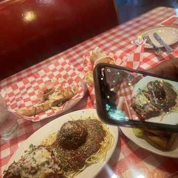 MONJUNIS ITALIAN CAFE - Updated December 2025 - 312 Photos & 207 ...