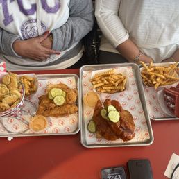 LUCKY’S HOT CHICKEN - Updated January 2026 - 393 Photos & 338 Reviews ...