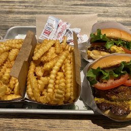 SHAKE SHACK UPTOWN PLAZA - CAMELBACK & CENTRAL - 478 Photos & 565 ...