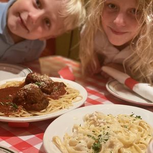 MONJUNIS ITALIAN CAFE - 711 Jefferson Hwy, Baton Rouge, Louisiana - 248 ...