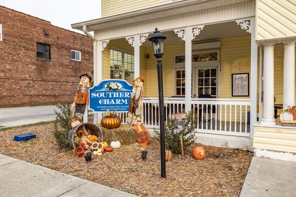 SOUTHERN CHARM RESTAURANT - Updated January 2026 - 618 Photos & 788 ...