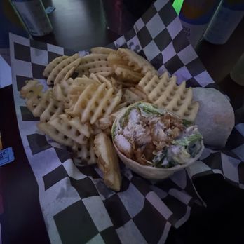 SIDELINES SPORTSBAR & GRILL - Updated July 2025 - 63 Photos & 181 ...