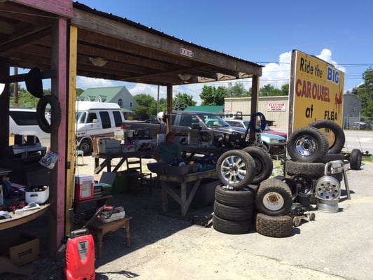 SMILEY’S FLEA MARKET - Updated May 2025 - 33 Photos & 32 Reviews - 5360 ...