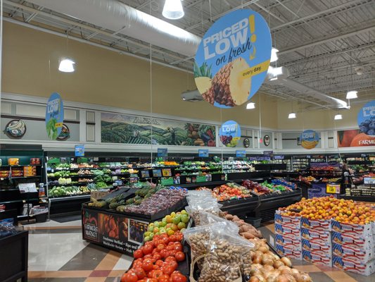 HARRIS TEETER - Updated July 2024 - 131 Photos & 16 Reviews - 675 Folly ...