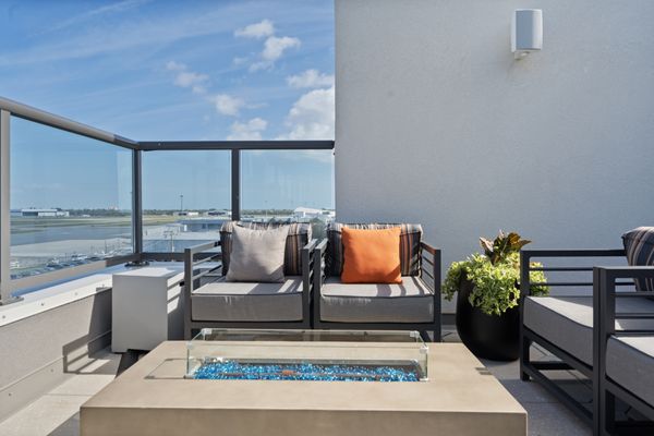 RUNWAY ROOFTOP BAR & GRILL - Updated November 2025 - 63 Photos & 15 ...