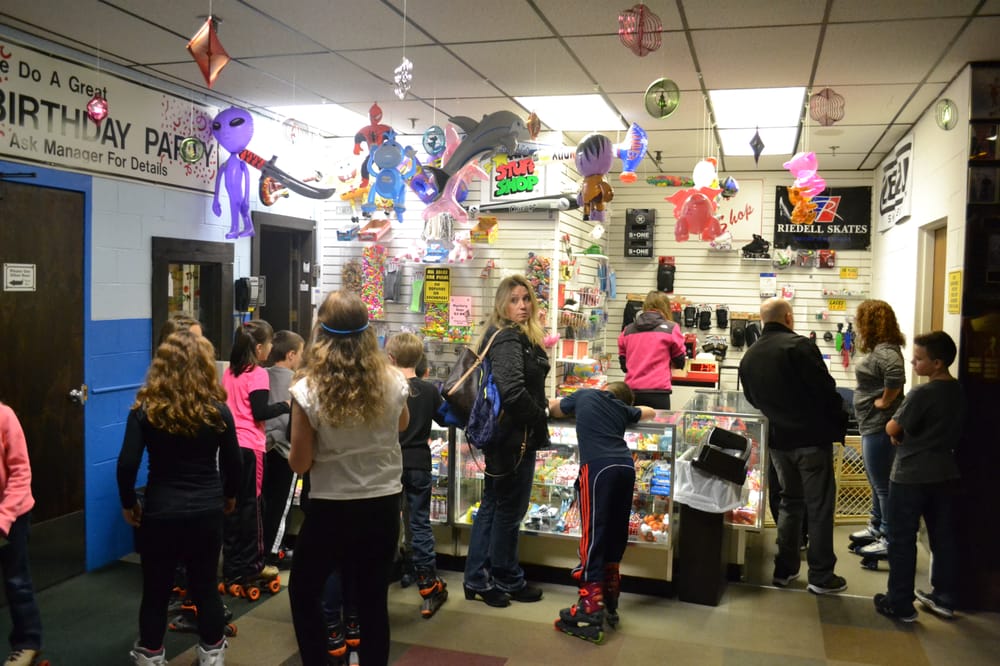 COACHLITE SKATE CENTER - 35 Photos & 67 Reviews - 1291 W Bryn Mawr Ave ...