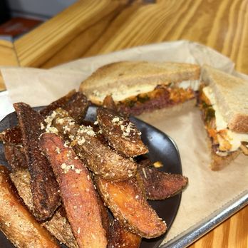 THE BOOZY PIG - Updated December 2025 - 566 Photos & 225 Reviews - 3255 ...