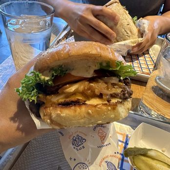 SUPER DUPER BURGERS - Updated August 2024 - 968 Photos & 737 Reviews ...