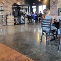 FLIGHT BAR AND GRILL - Updated July 2025 - 51 Photos & 47 Reviews - 931 ...