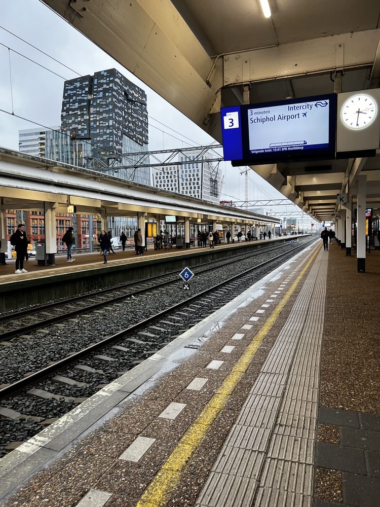 STATION AMSTERDAM ZUID - 67 Photos & 20 Reviews - Zuidplein 10 ...