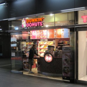 DUNKIN’ DONUTS - 20 Photos & 17 Reviews - Europaplatz 1, Berlin ...