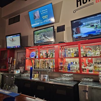 HUNGRY PALATE BAR & GRILL - Updated February 2025 - 104 Photos & 61 ...