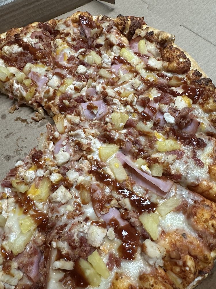 STRAW HAT PIZZA - Updated June 2026 - 25 Photos & 59 Reviews - 206 E ...